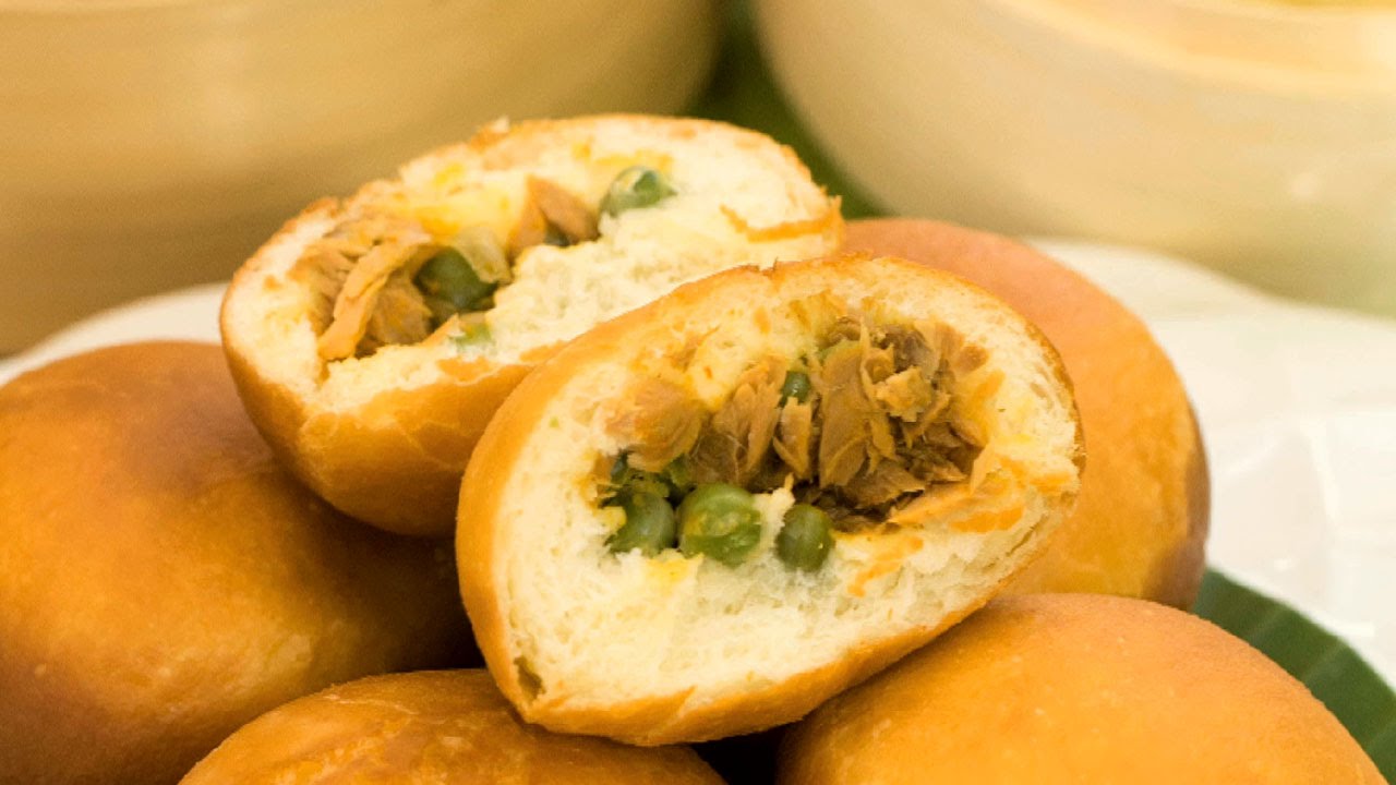 Steam/Fried Tuna Curry Pau - YouTube