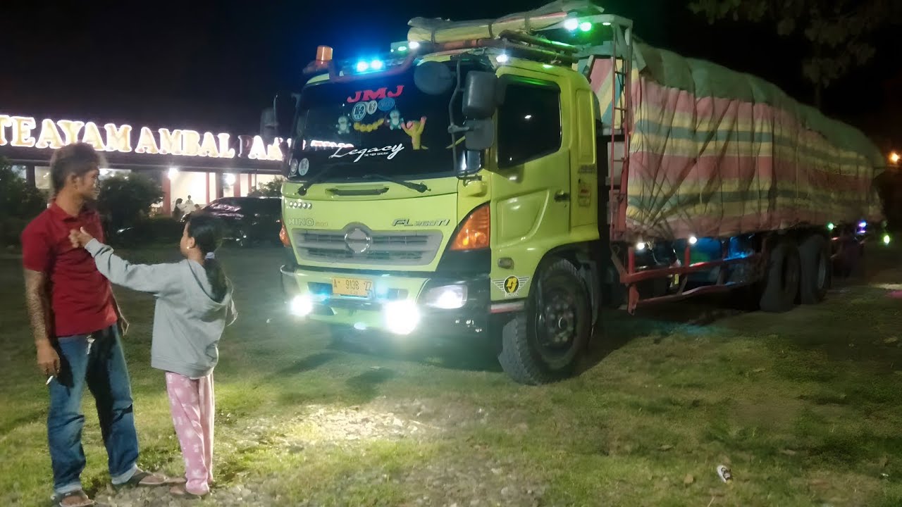 Ngadem Ban & Rem Truk di Rest Area Sate Ayam Ambal Pak H. Tino - YouTube