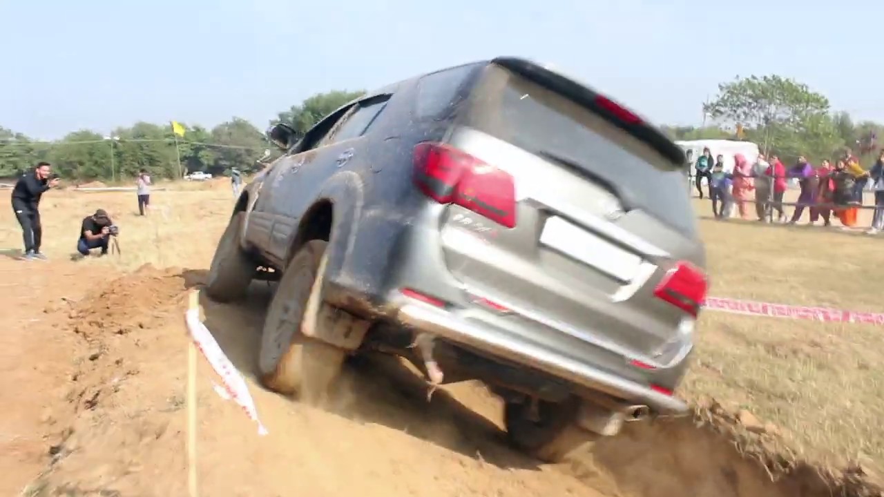 Toyota Fortuner extreme Off roading - YouTube