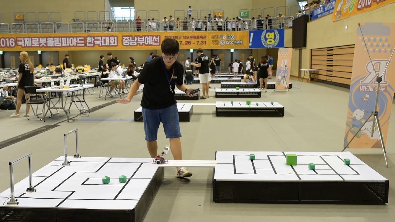 Robot Gathering Game - YouTube