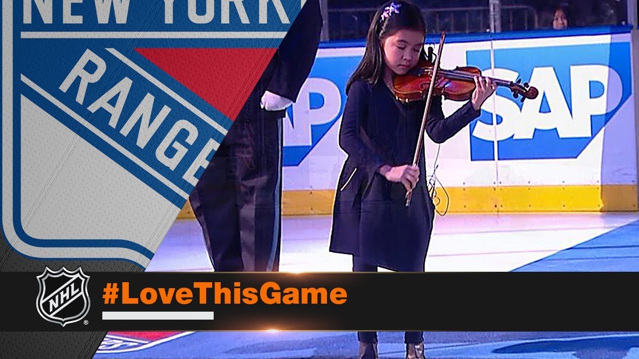 Zoe Nguyen captivates MSG crowd with anthem on violin - YouTube