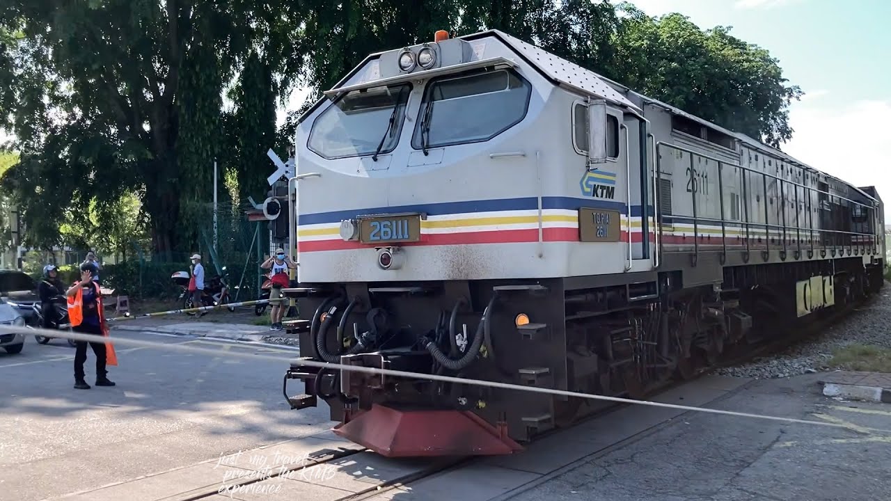 KTMB Class 26111 Tanjung Piai locomotive with container wagons from ...