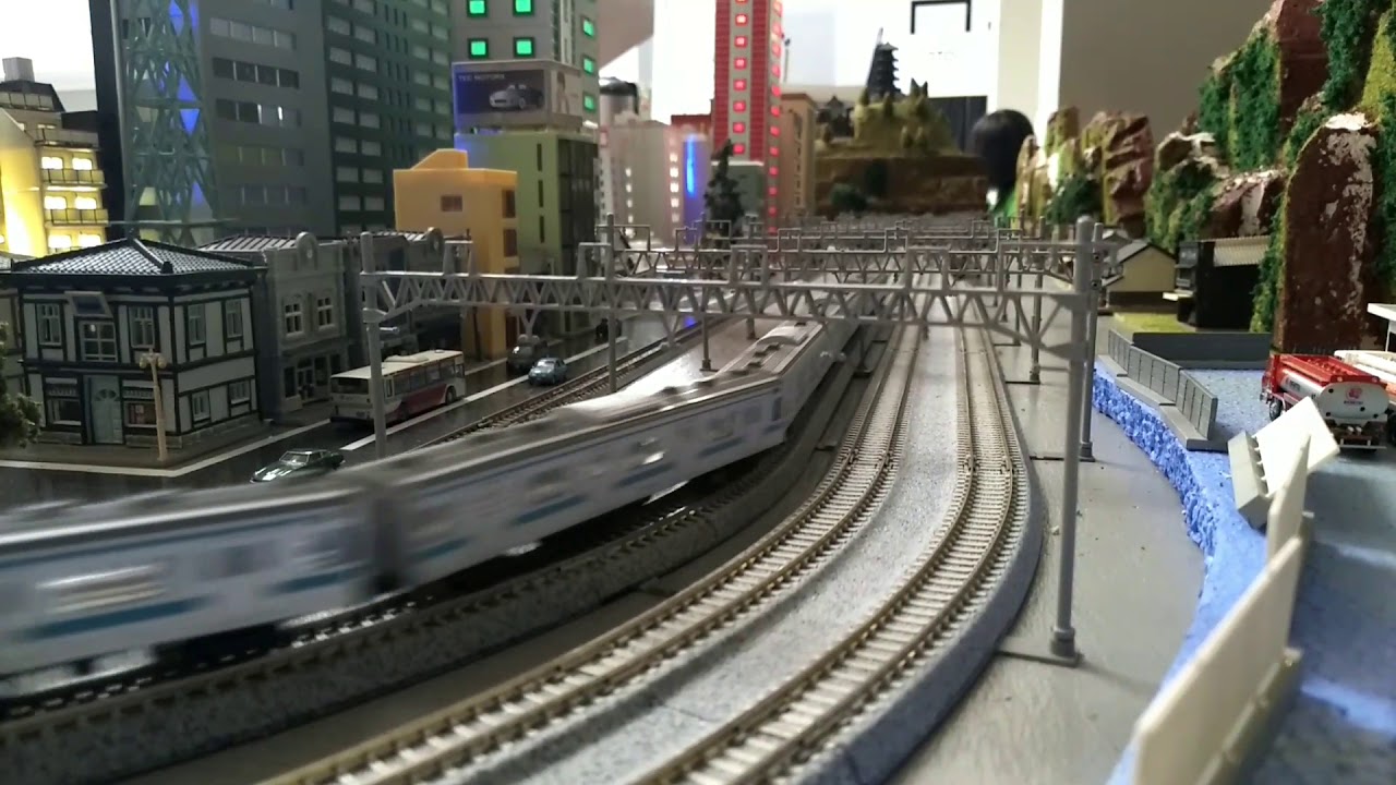 N Scale model trains with Kato V11 and V14 - YouTube