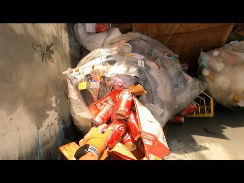 Dumpster Diving USA PART 1 : saving lots of clothes from the landfill ...