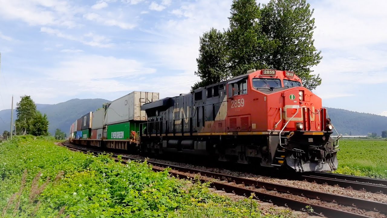 CN 2859 ES44AC GEVO Leads Stack Train w/Mid Train DPU Matsqui British Columbia - YouTube