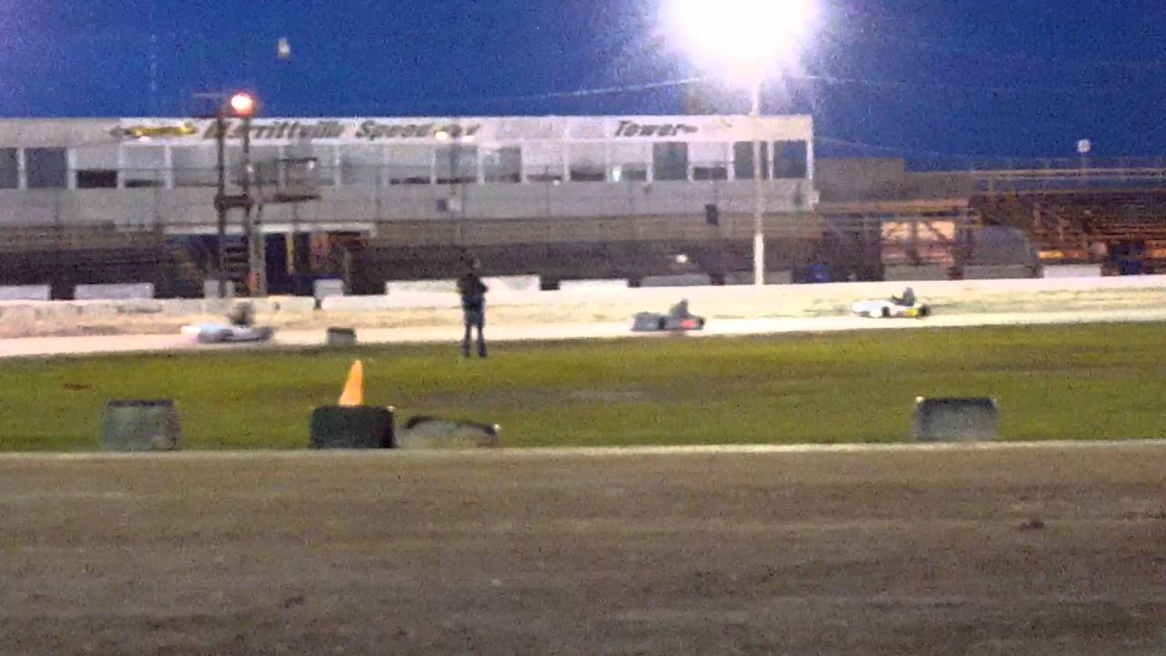 Go Karts Novice 1 Feature Race - YouTube