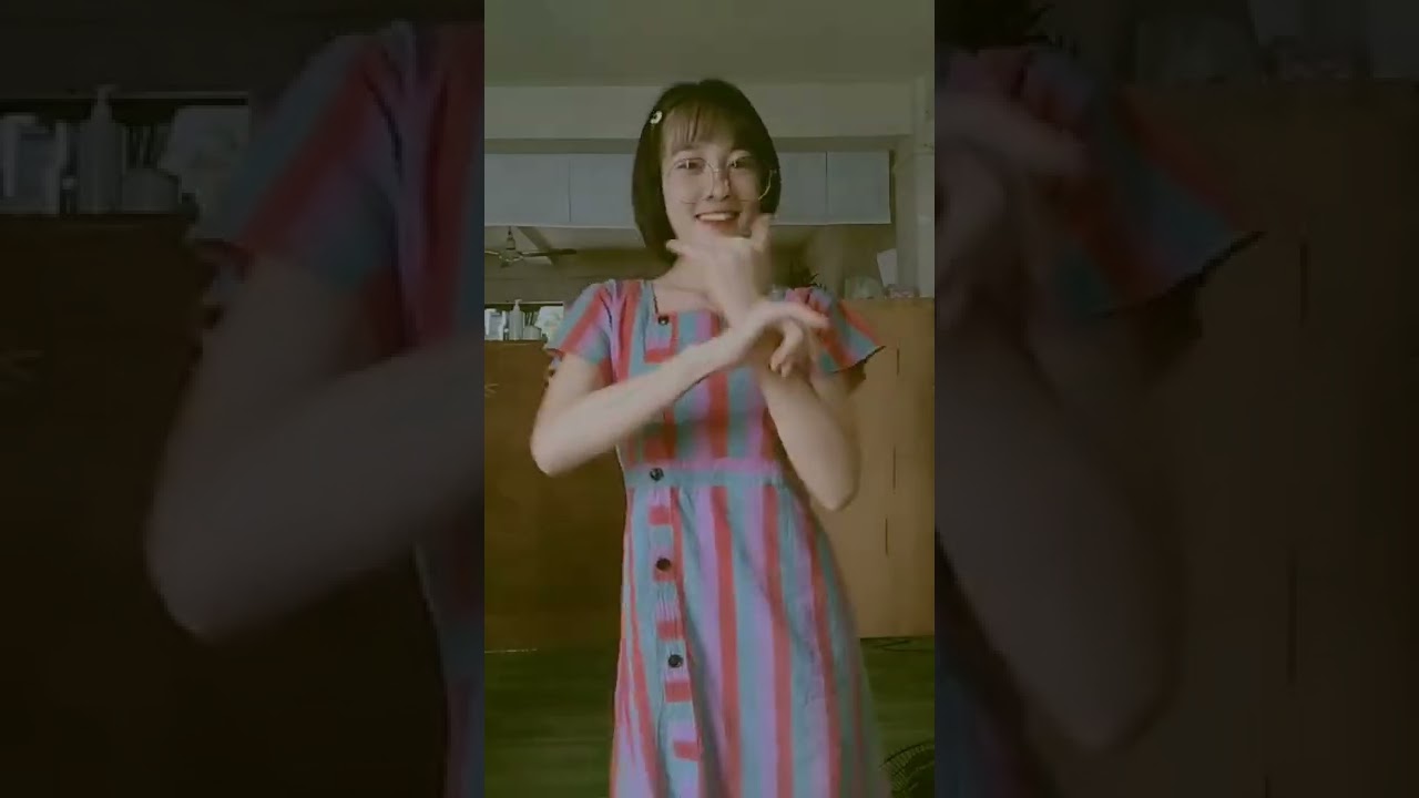 ညီမနှစ်ယောက်အရမ်းချစ်ကြတာ😁😁😁 Youtube