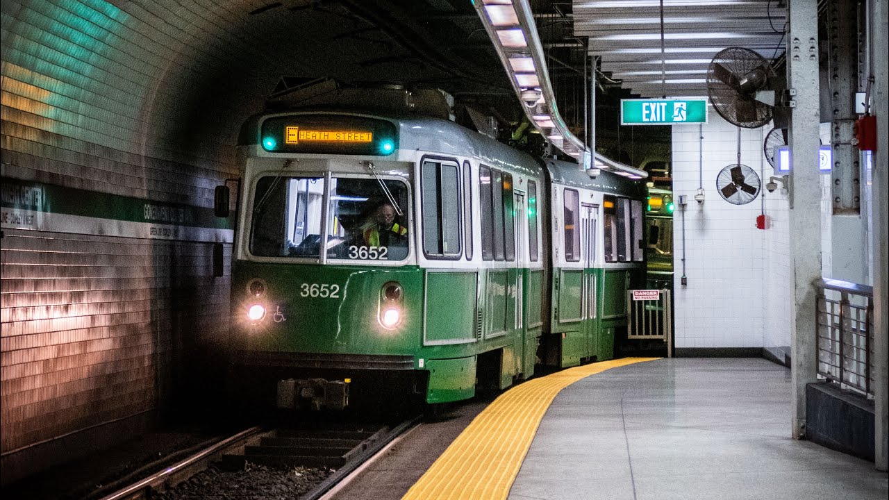 MBTA Green & Blue Line Action @ Government Center - YouTube