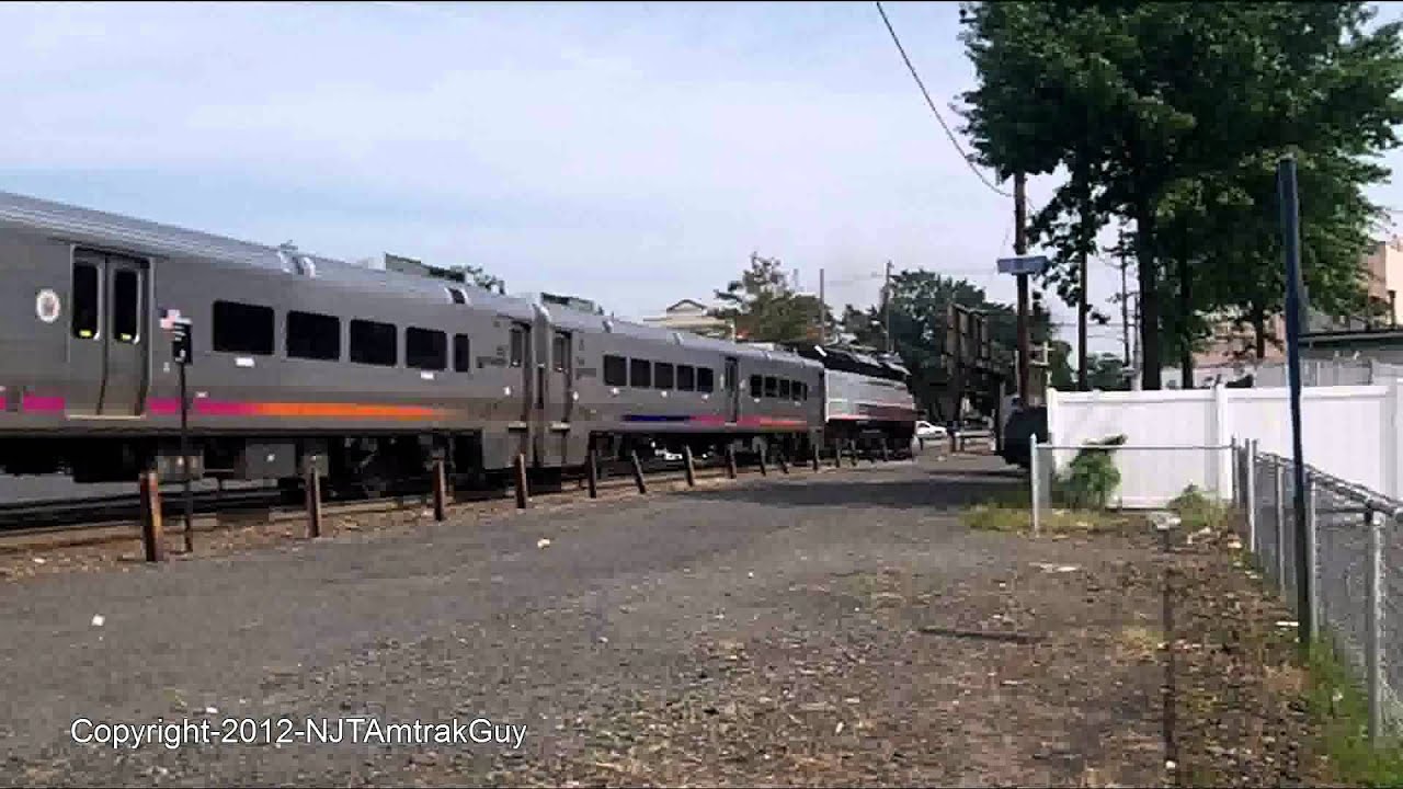 NJ Transit Pascack Valley Line part 2 (People walk around gates and ...