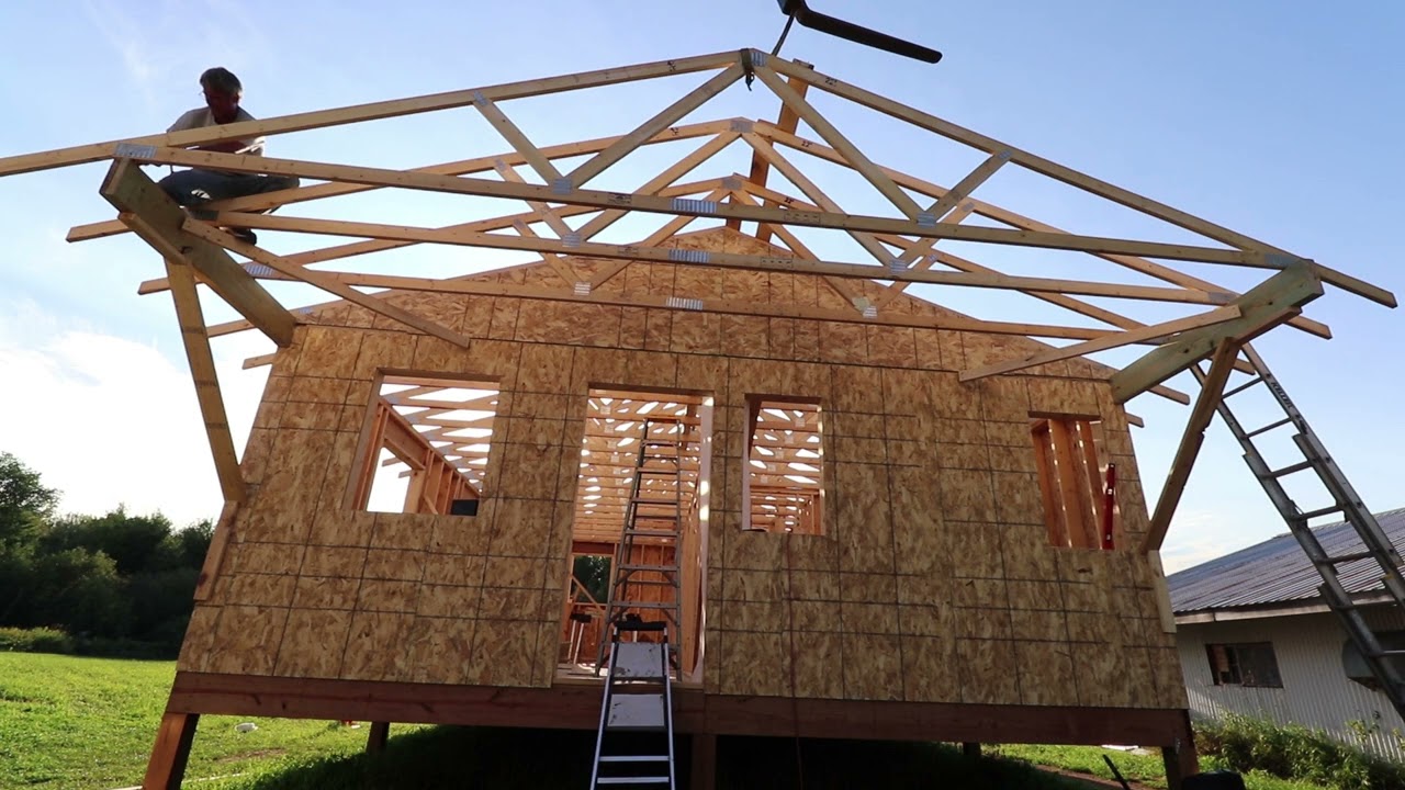 BUILDING THE GUESTHOUSE. Part 8. Getting the plywood on the roof. Front ...