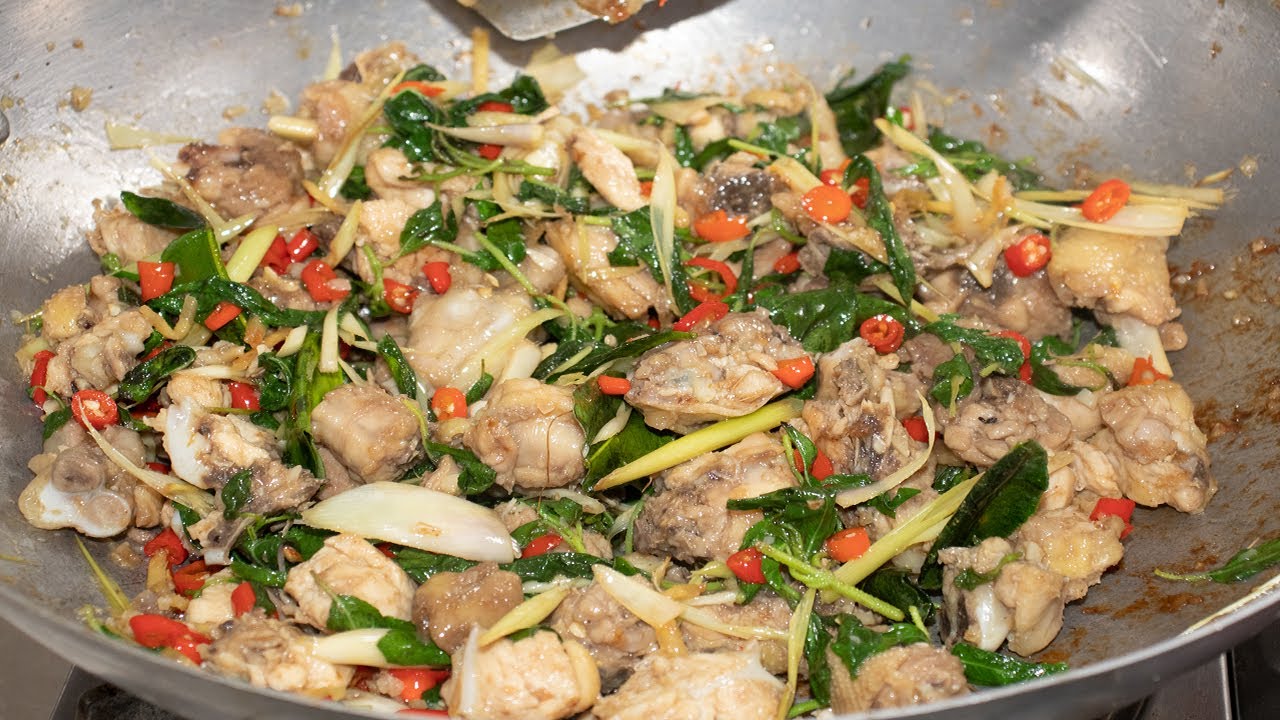ឆាក្ដៅសាច់មាន់ឆ្ងាញ់អស់ទាស់ - Fried Chicken hot / Chhen Touch \ - YouTube