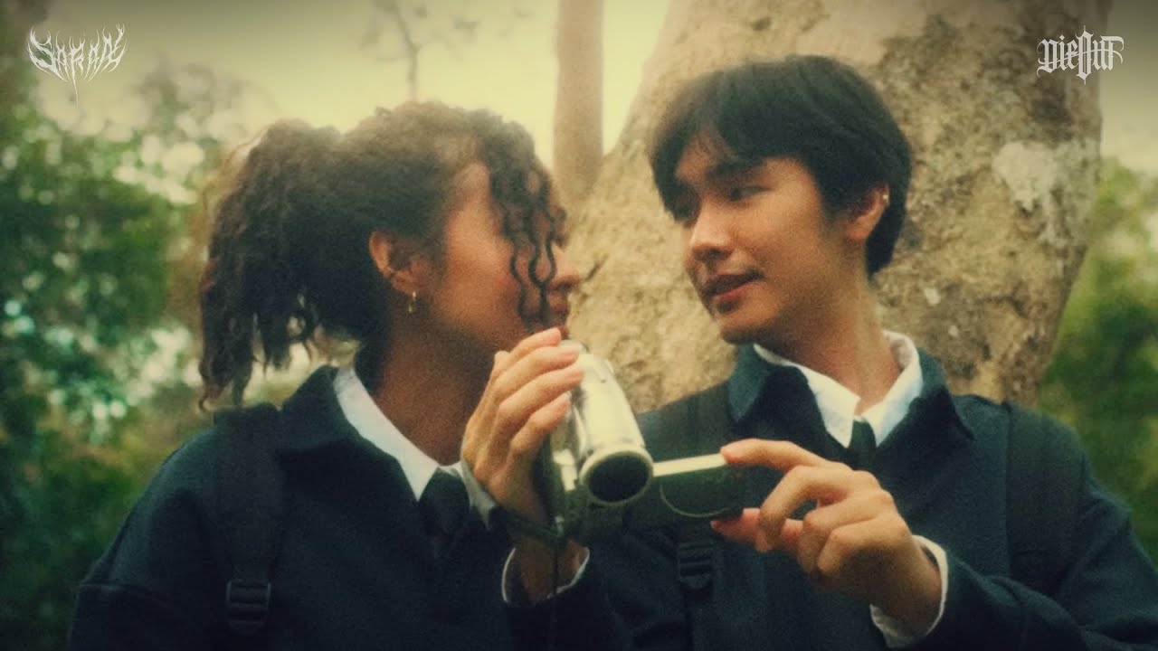 SARAN - อยู่กับฉันก่อน ft. THAOWAN (OFFICIAL MV) - YouTube