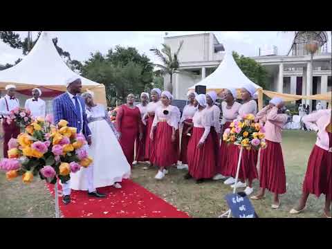 CAKE CUTTING BY SARAH KIMUNYI (SYMOH K WEDDING CEREMONY) - YouTube