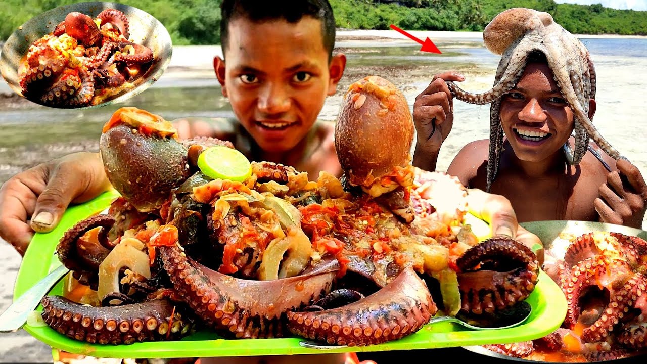 Catching Seafood 🐙🦀 Giant Octopus curry spicy - Cooking octopus for ...