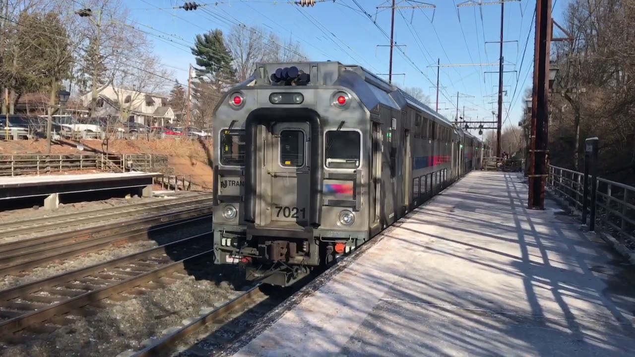 NJT and Amtrak action at Metuchen, NJ 1/2/18 RARE freight train ...