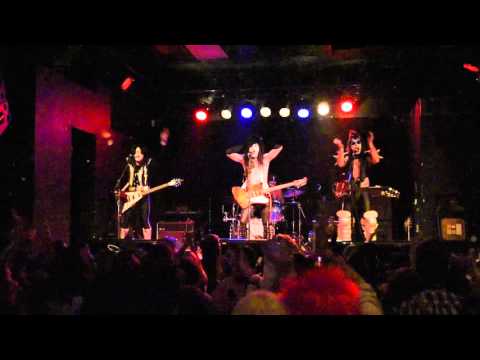 B-17 performing KISS at Death to T.O. V (2015)