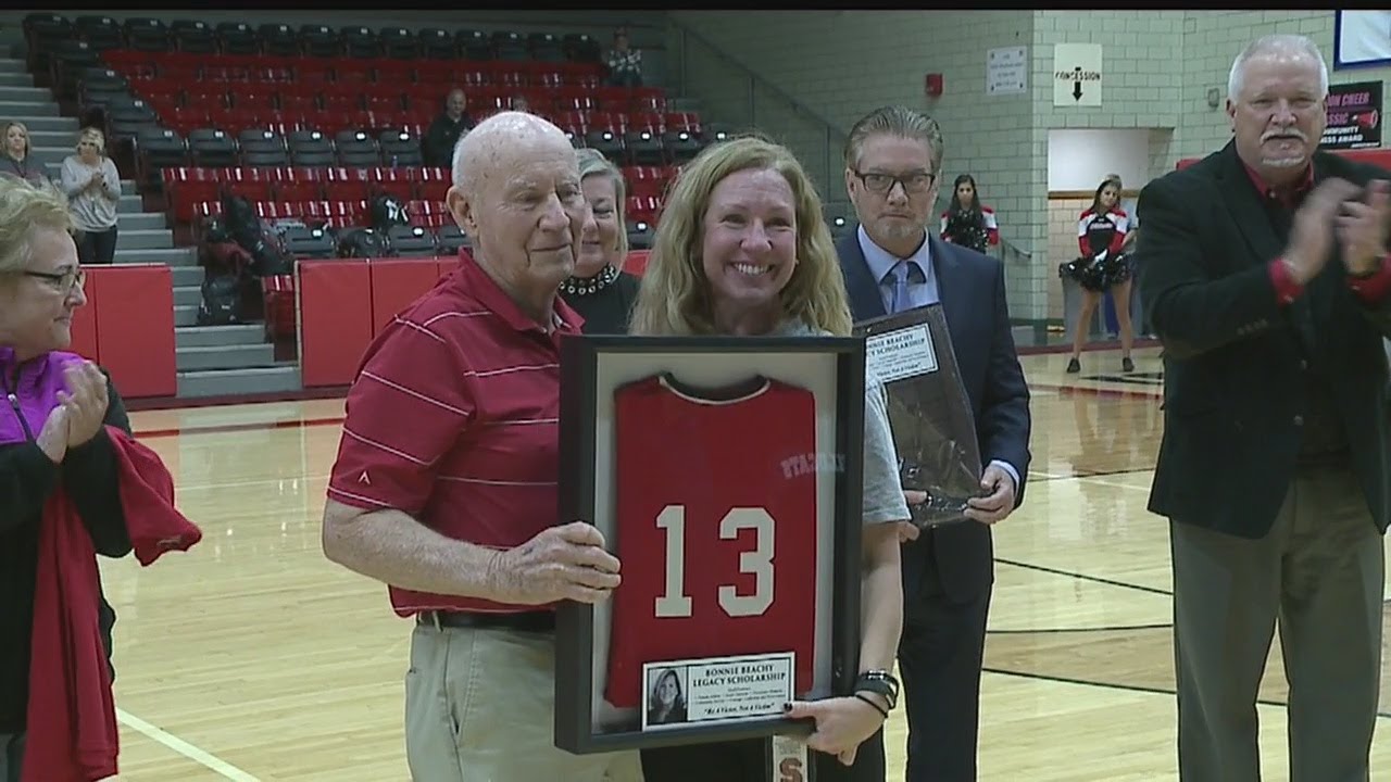 Struthers honors Wildcats girls basketball legend - YouTube