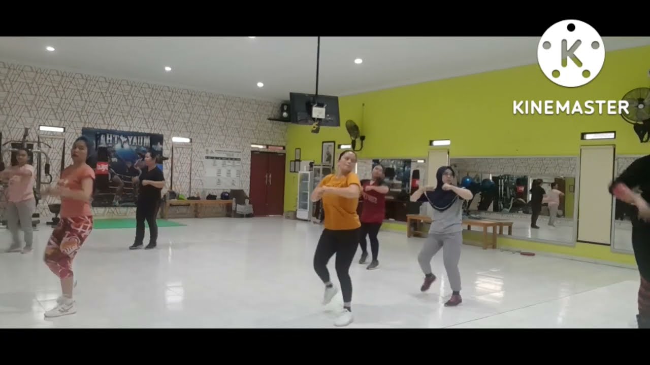kmZumba Class - Fortuna Studio - YouTube