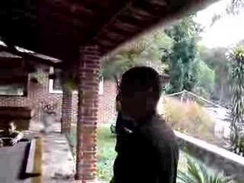 Zezé Ataca Paparazzo
