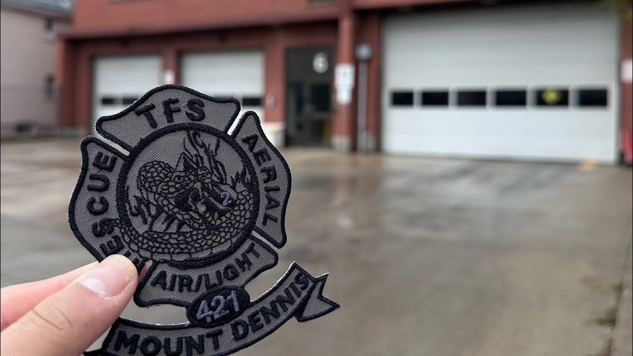 Aerial 421 and Airlight 421 responding to highrise structure fire - YouTube