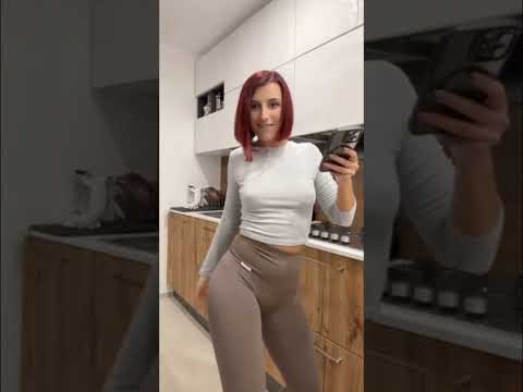 Magrinha toda perfeitinha com o farol aceso na cozinha - Part 7/9 🔥❤️🔥❤️🔥❤️🔥