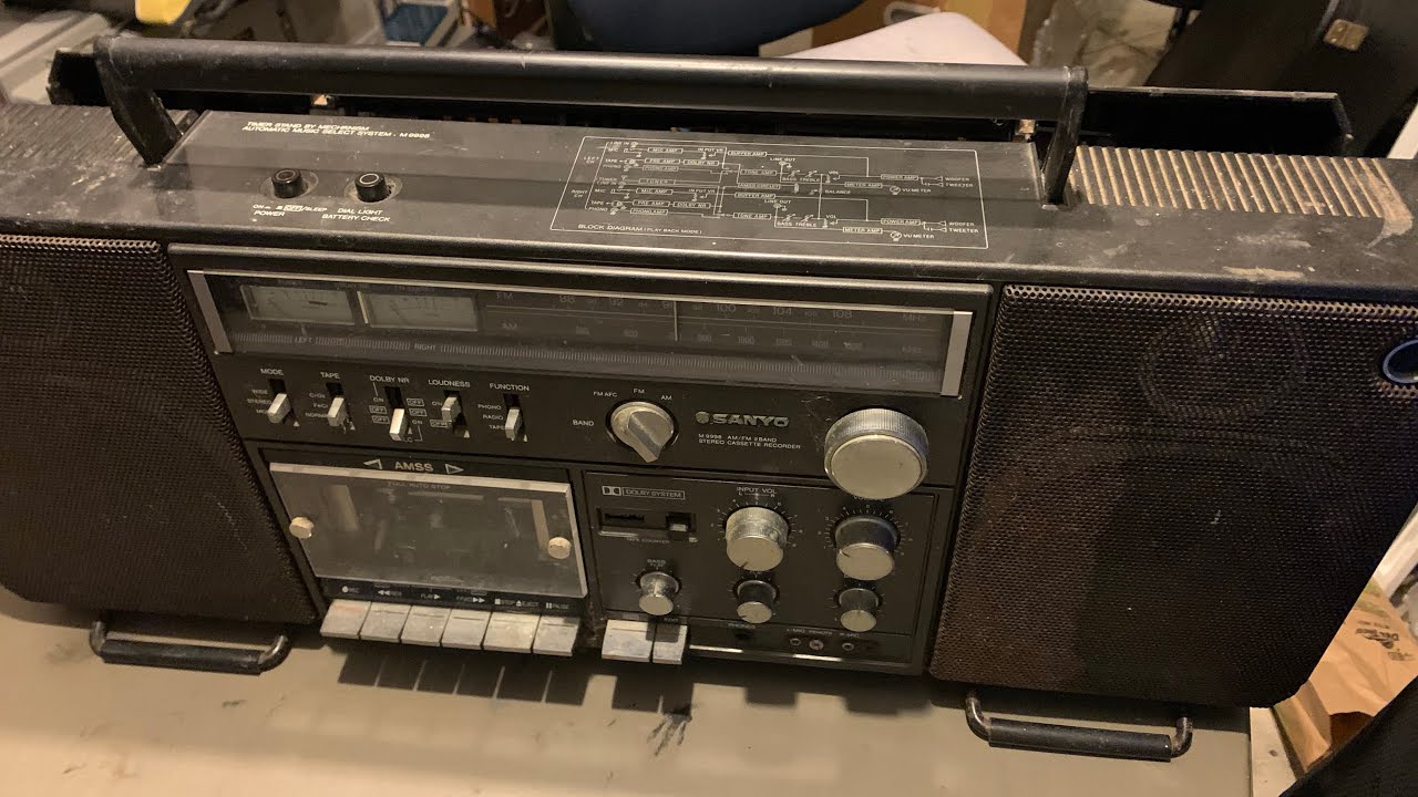 Sanyo M9998 boombox belt replacement (part 1) - YouTube