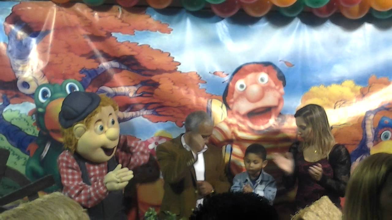 Parabéns para o valentino com o júlio do cocoricó. - YouTube