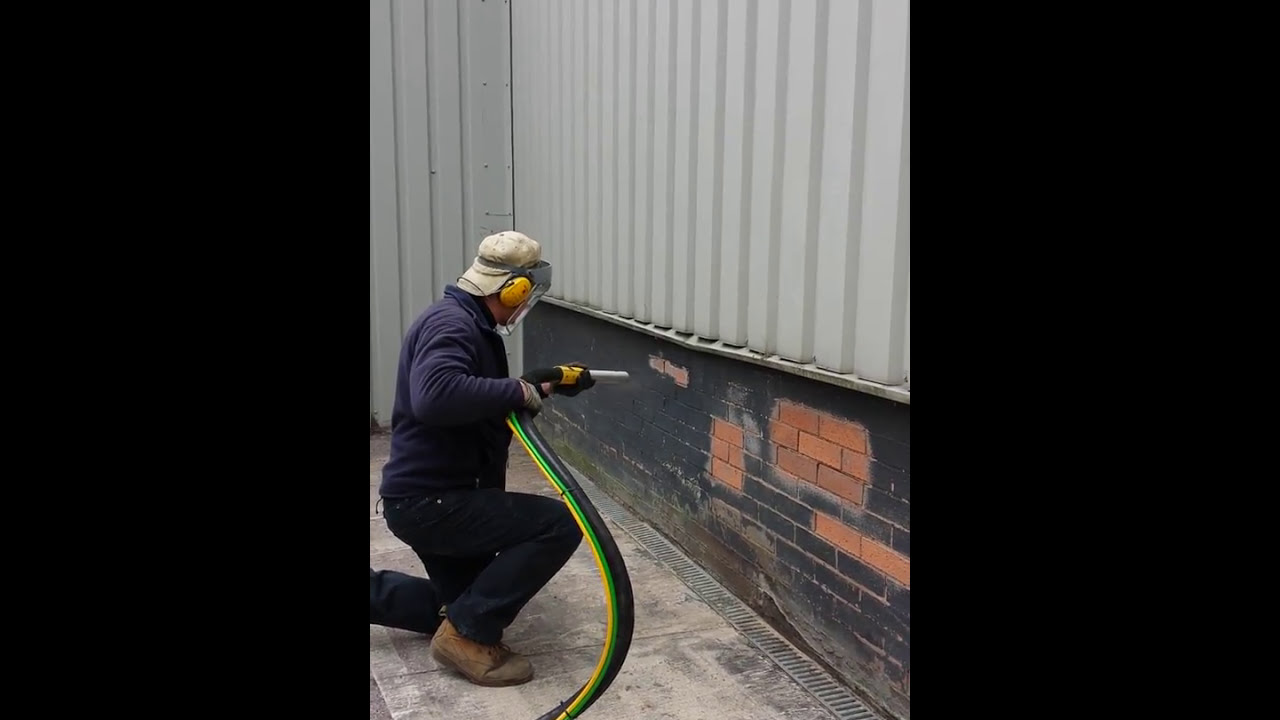 'EnviraSponge' .. sponge blasting at low pressure ... no dust - YouTube