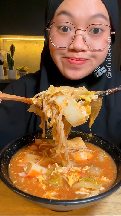 Mukbang seblak kuah pedas #shorts - YouTube