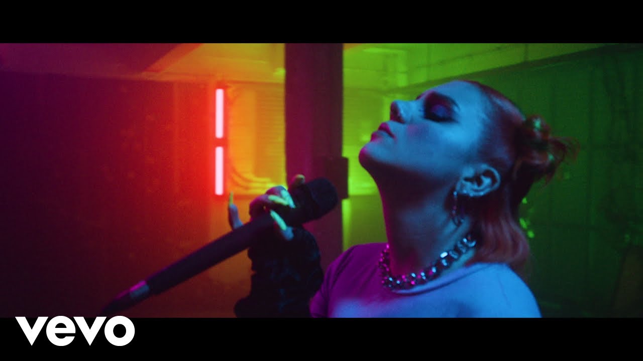 Issey Cross - Boys Make Promises (Acoustic) - YouTube