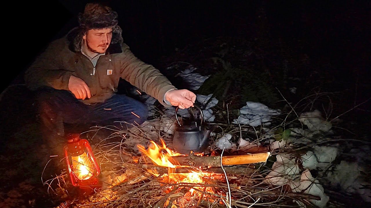Primitive Campfire Cooking!!! Alone in the Winter Forest... - YouTube