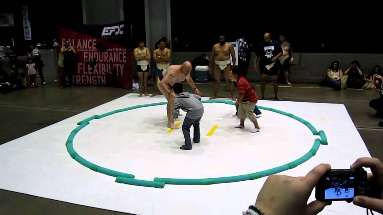 Sumo Wrestler Takes On 3 Kids From The Audience! - YouTube