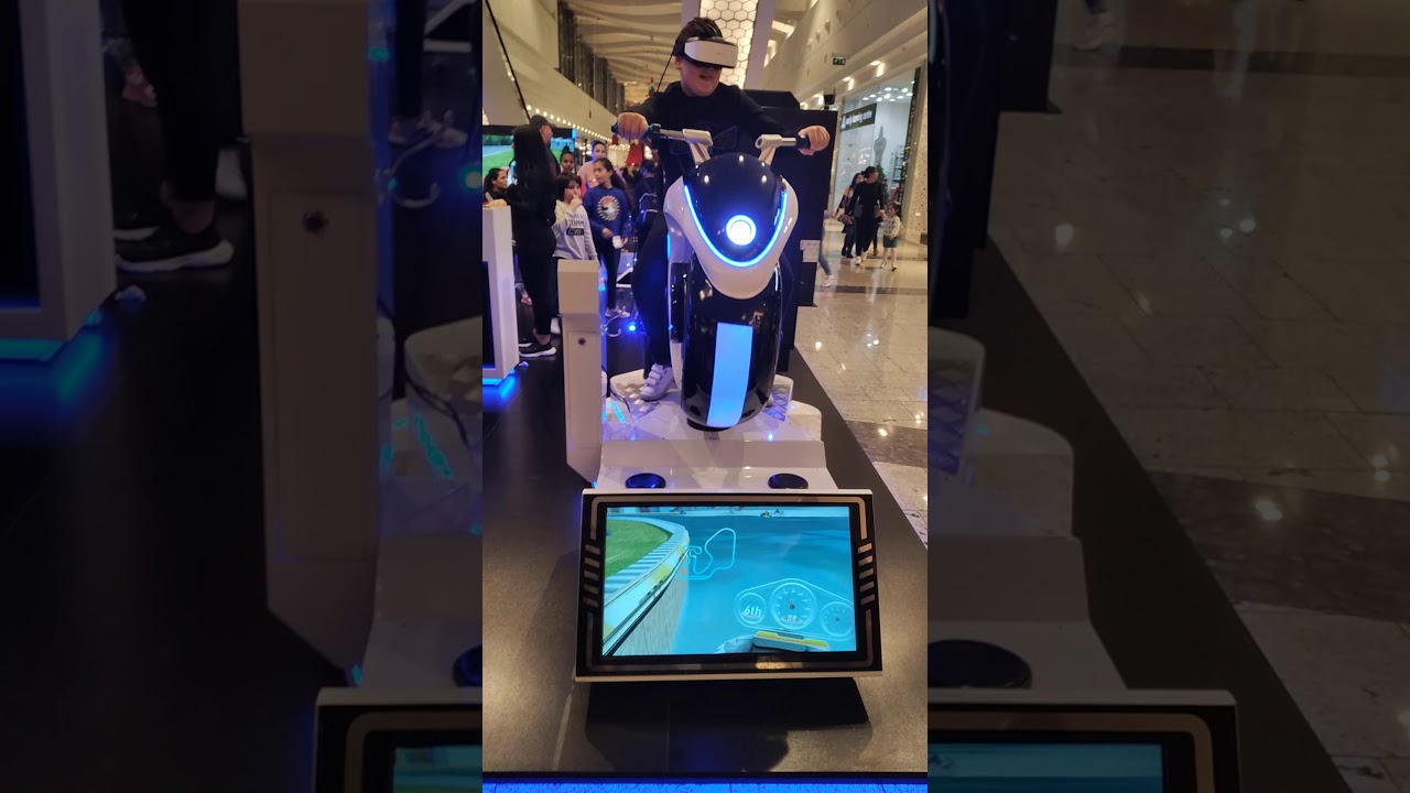 It's a VR game in the city center mall😍 - YouTube