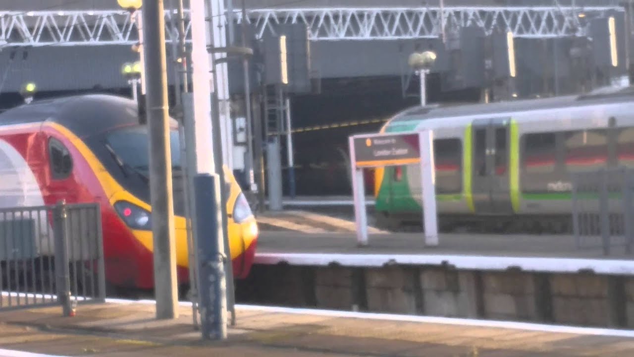 Class 350 and class 221 at london euston - YouTube