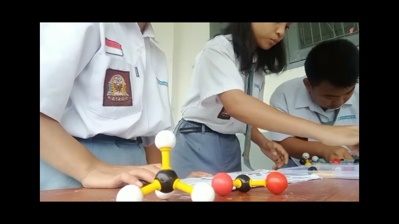 PRAKTIKUM KIMIA MENYUSUN MODEL MOLEKUL - YouTube