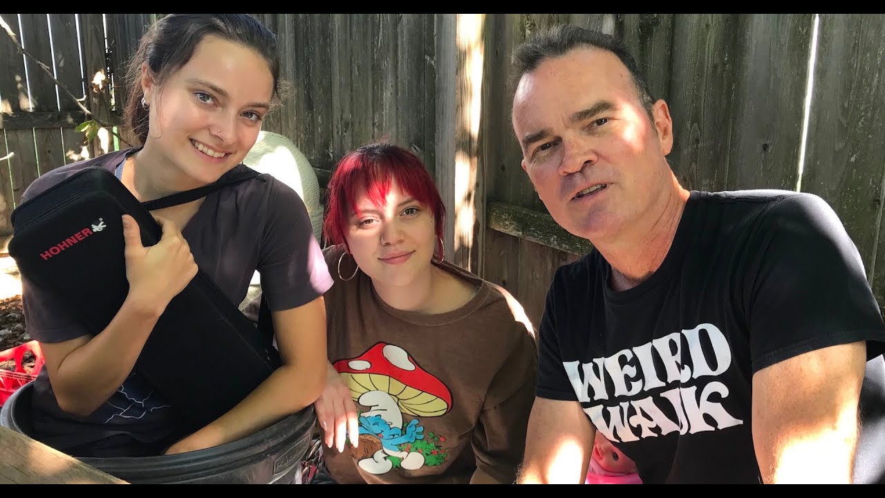 Toadstool Shadow - I Got Friends (Live at Toadstool Chateau) - YouTube