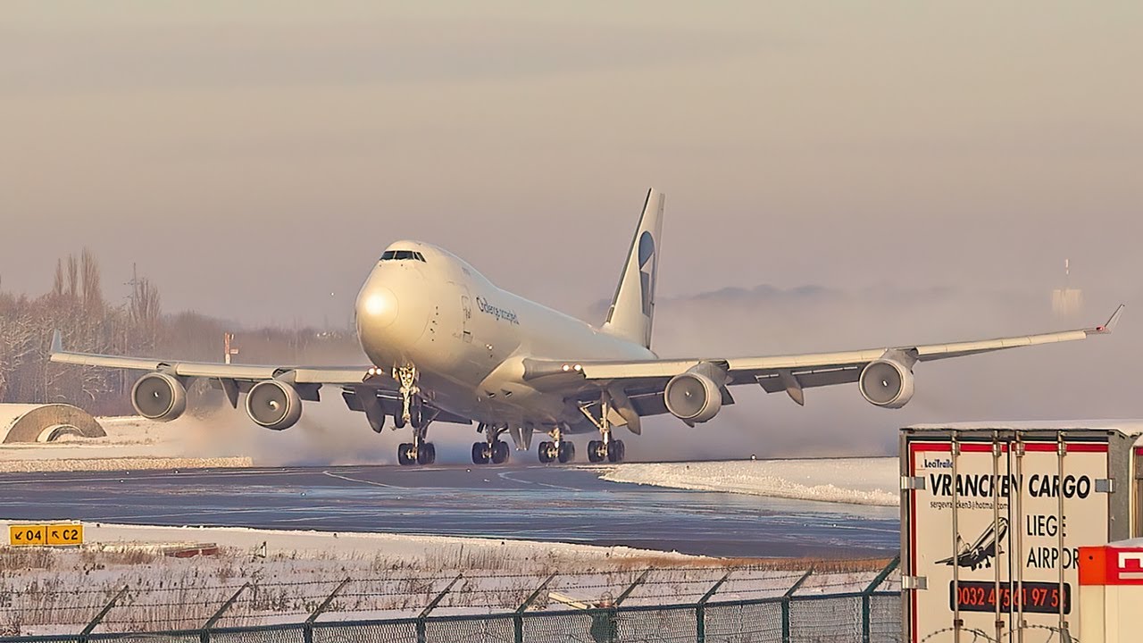 QUEEN OF THE SKIES CREATING HUGE SNOWSTORM - WINTER WONDERLAND ...