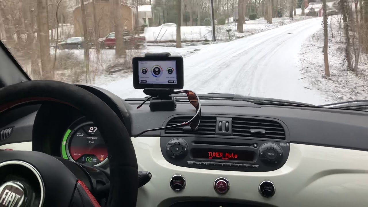 Fiat 500e in the snow. - YouTube