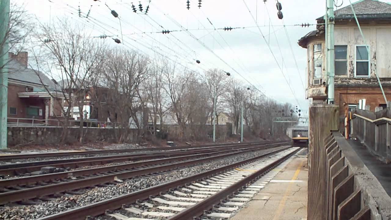 Amtrak Keystone Train 666 Bryn Mawr Station with Aem-7 943 - YouTube
