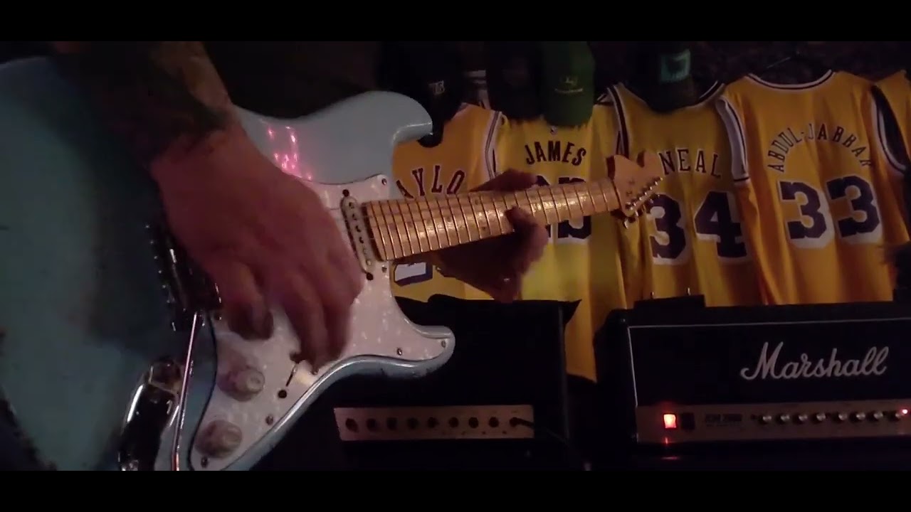 A little Strat action. - YouTube