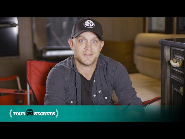 Justin Moore Tour Bus