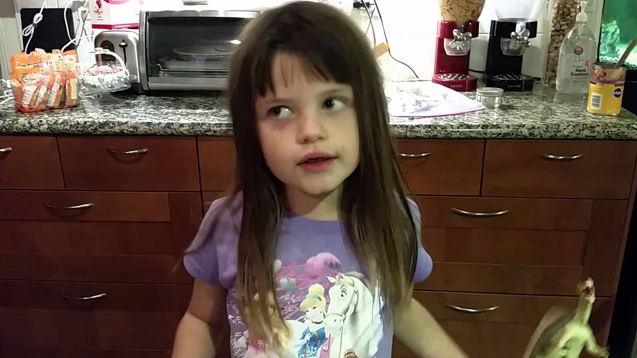 Sofia talks about dinosaurs - YouTube