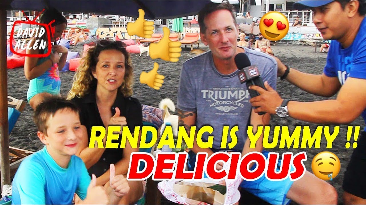 BULE MAKAN RENDANG PADANG PERTAMA KALI | KEPEDESAN TETAP DIMAKAN! - YouTube