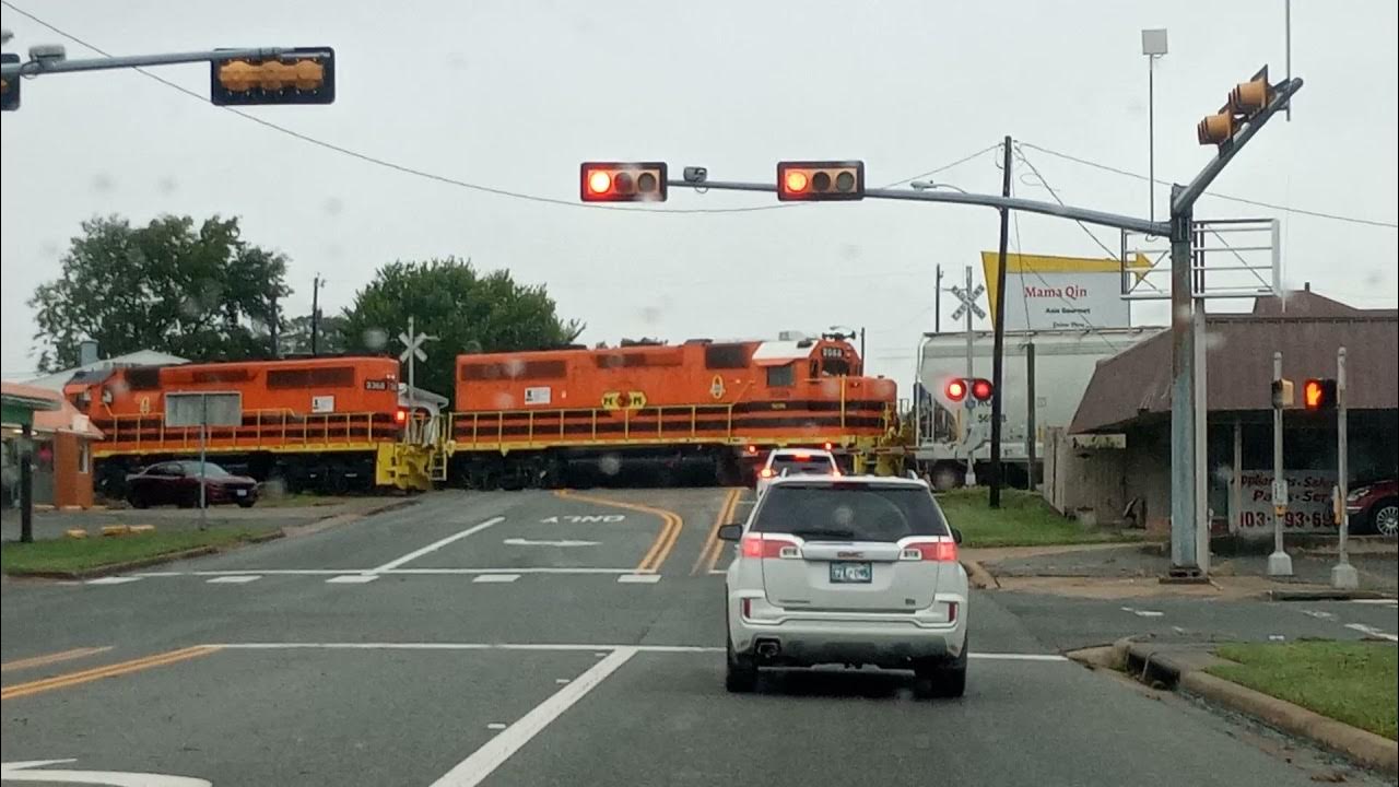 DGNO 3368 on West Morton Street - YouTube