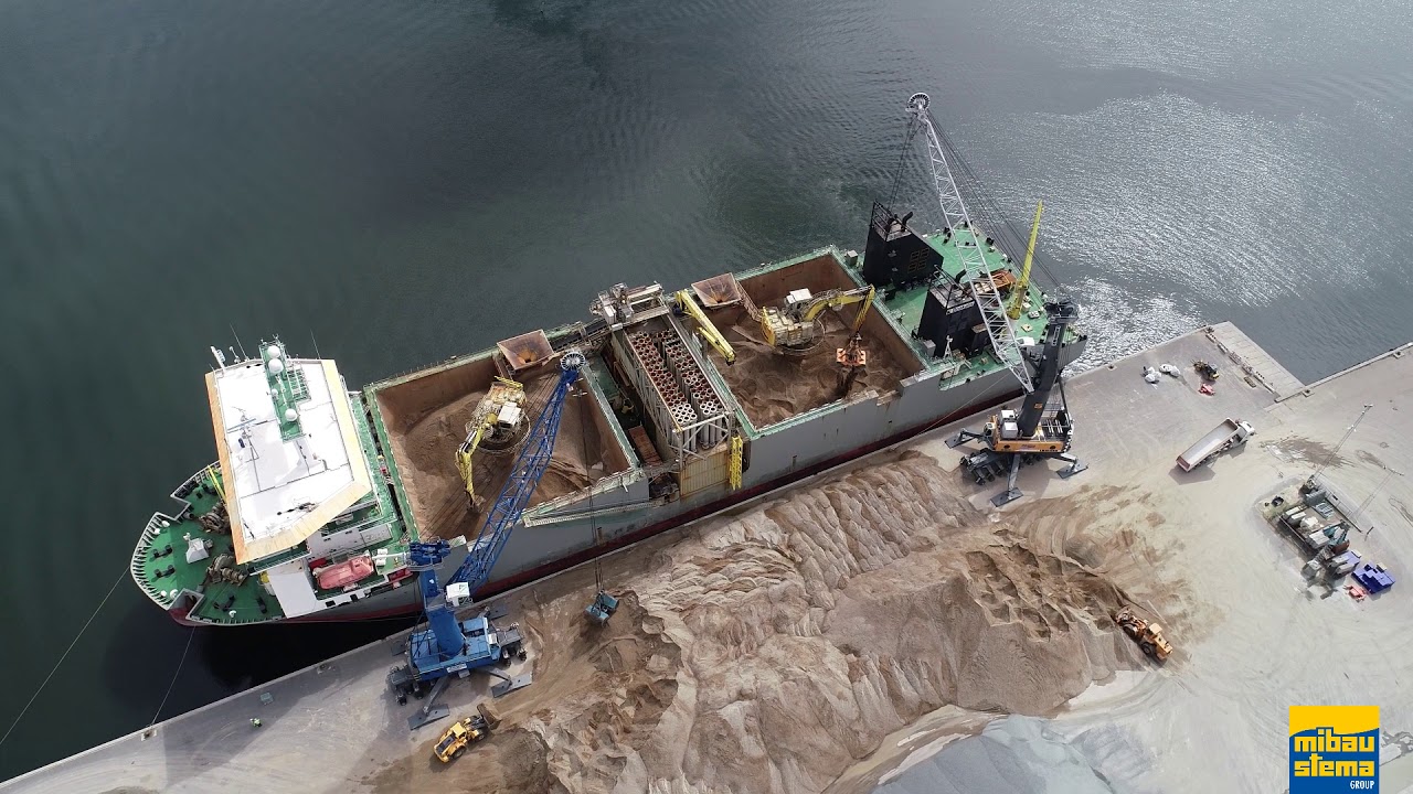 Rockpiper Loading Sand in Aabenraa - YouTube