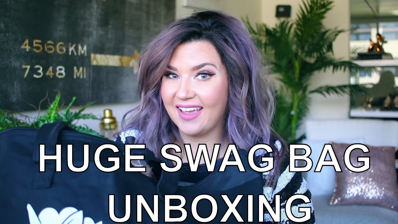 The most INSANE gift bag unboxing EVER! Plus Size Fashion, The Curvy ...