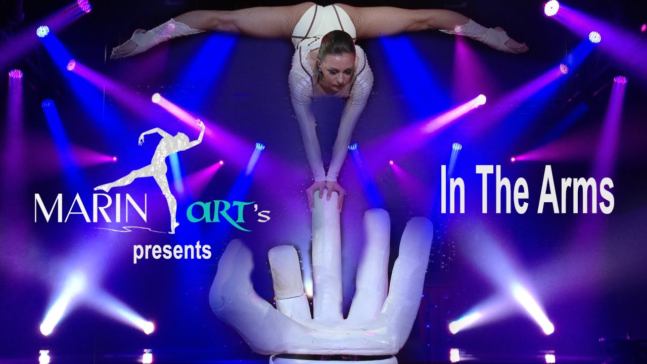 Handstand balancing show performance In The Palm amazing circus tricks ...