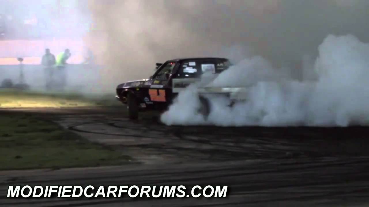 Supercharged one tonner burnout at Xtreme Motorsport Showdown 2010 ...