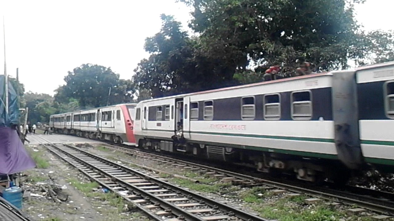 Demu train of Bangladesh - YouTube