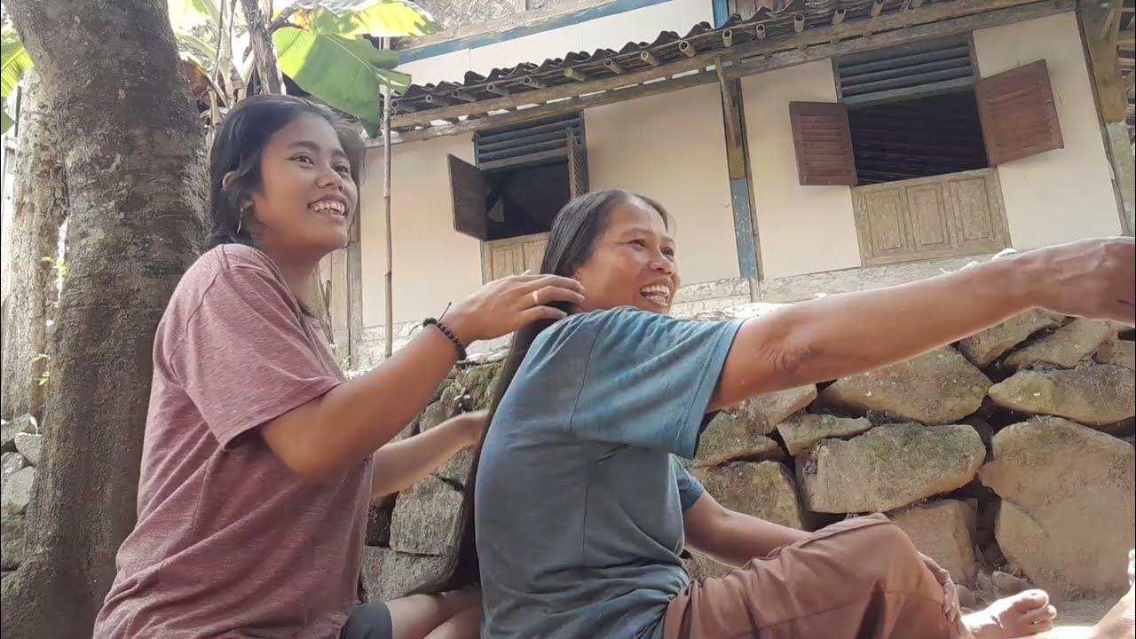 petan tumo!!cari kutu rambut panjang mama#carikutu #nitpicking#kehidupandidesa #Atikasr - YouTube